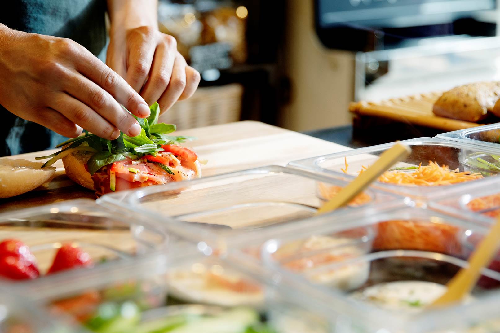 Contact Sales en Services | Pastridor